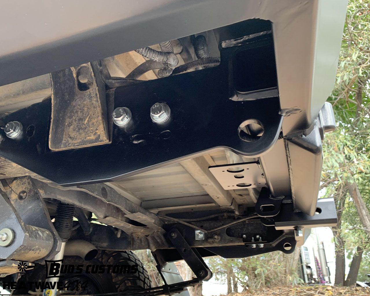 HILUX N70 & N80 - REAR QUARTER CHOP BUMPER